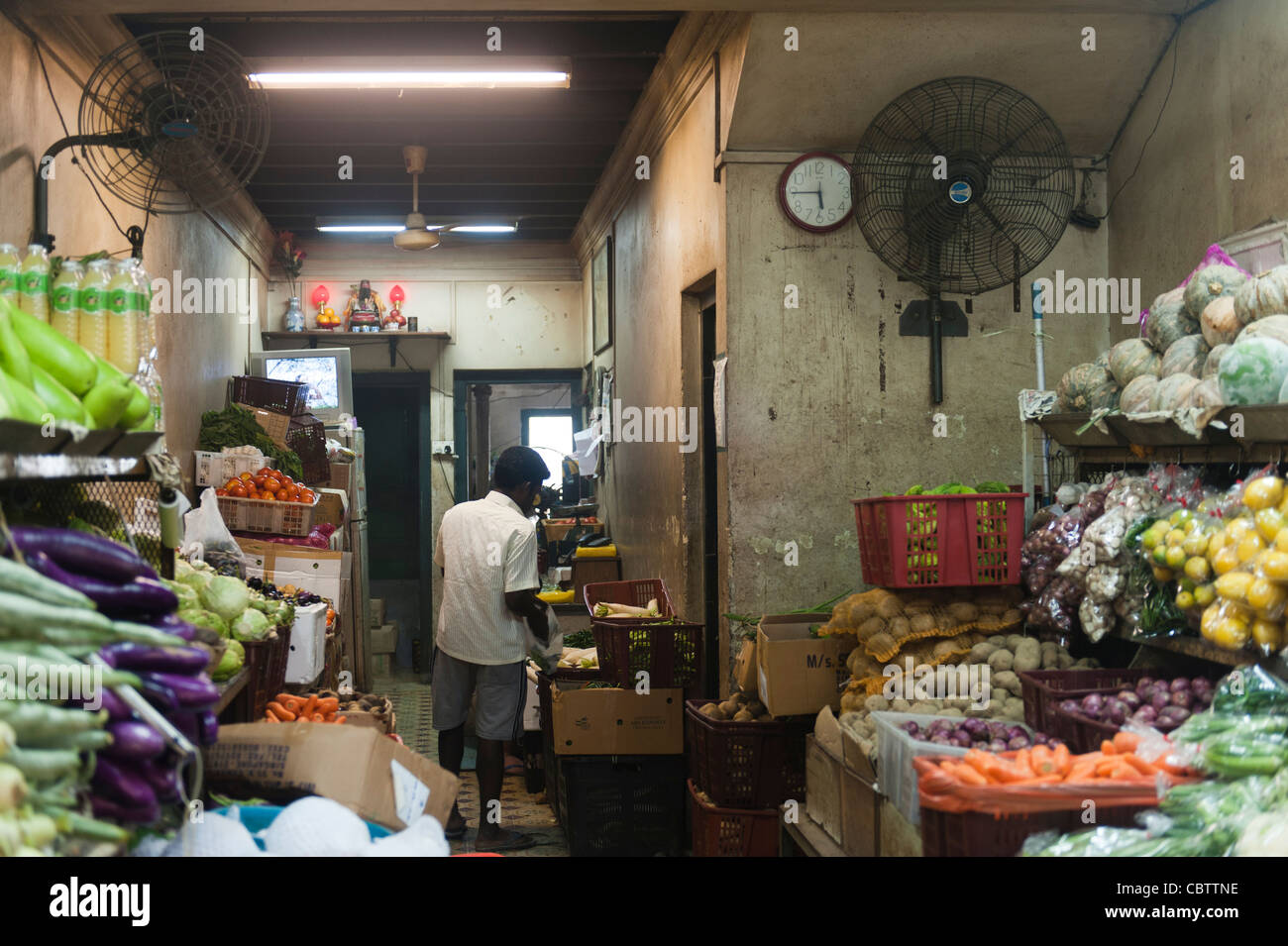 Fruit and vegetable shop in Little India, Singapore Stock Photo - Alamy