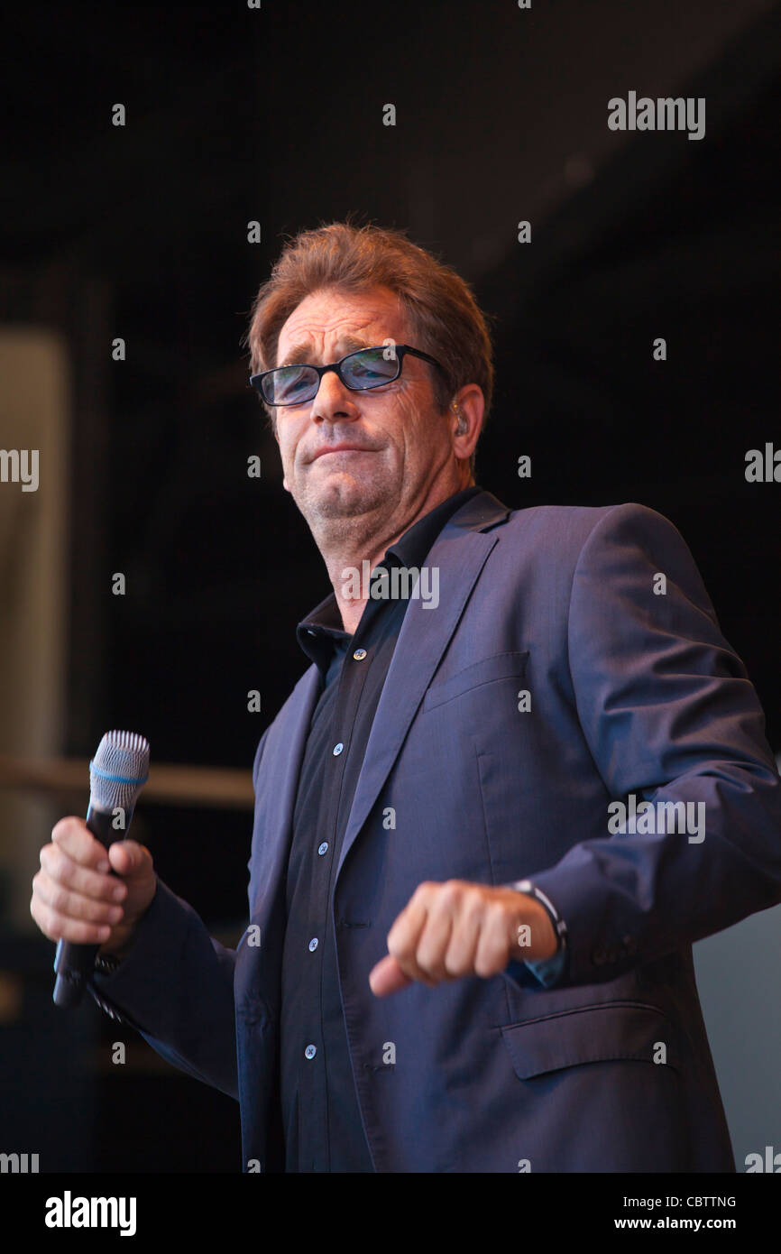 HUEY LEWIS AND THE NEWS perform SOULSVILLE on the Jimmy Lyons Stage ...