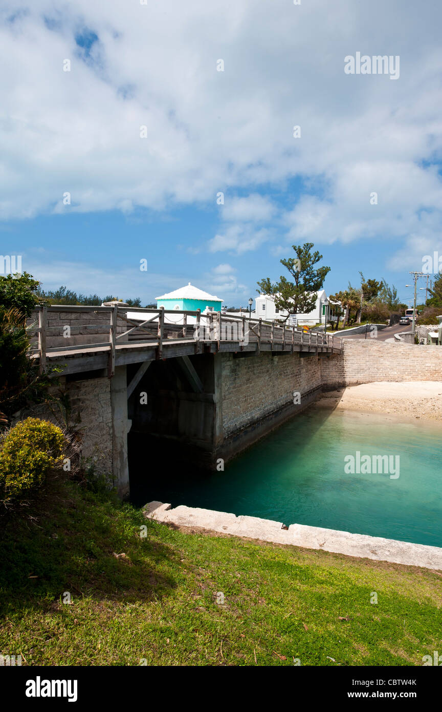 Somerset Bridge (world's smallest drawbridge), Somerset, Bermuda Stock ...