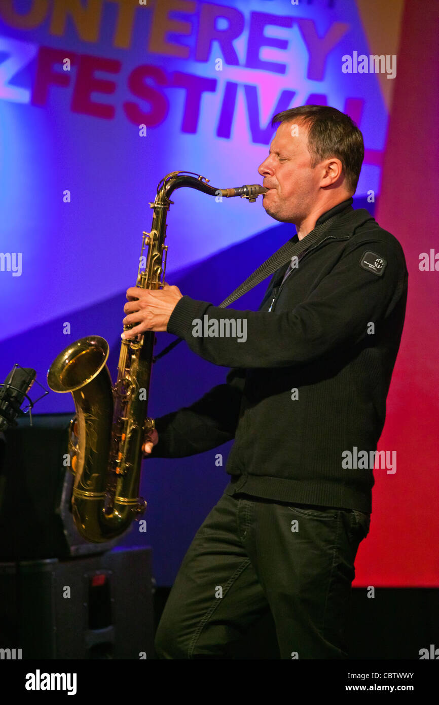CHRIS POTTER plays saxophone with the SCOTT COLLEY TRIO in the Night ...