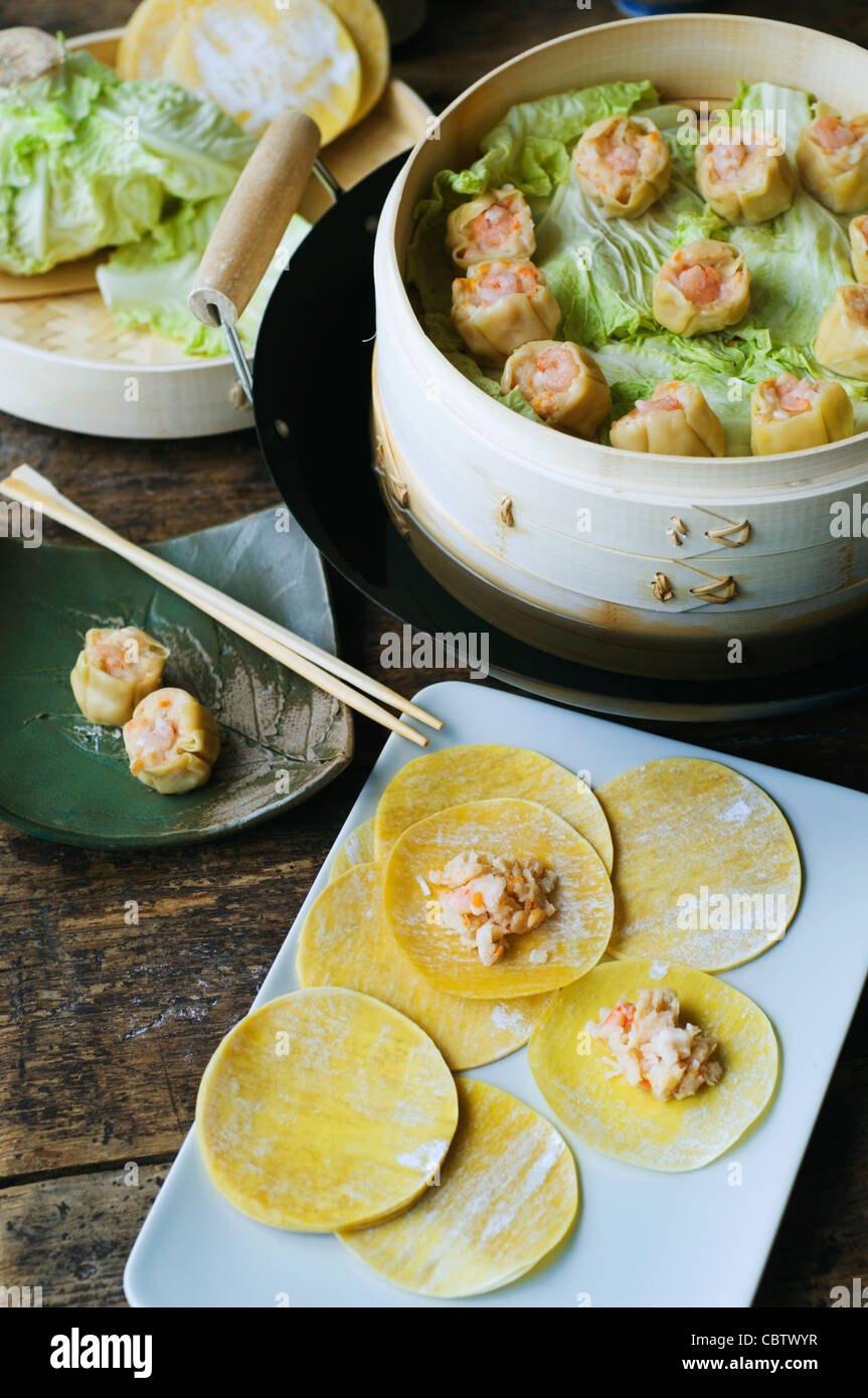 Asian dumpling in steamer with cabbage Stock Photo - Alamy
