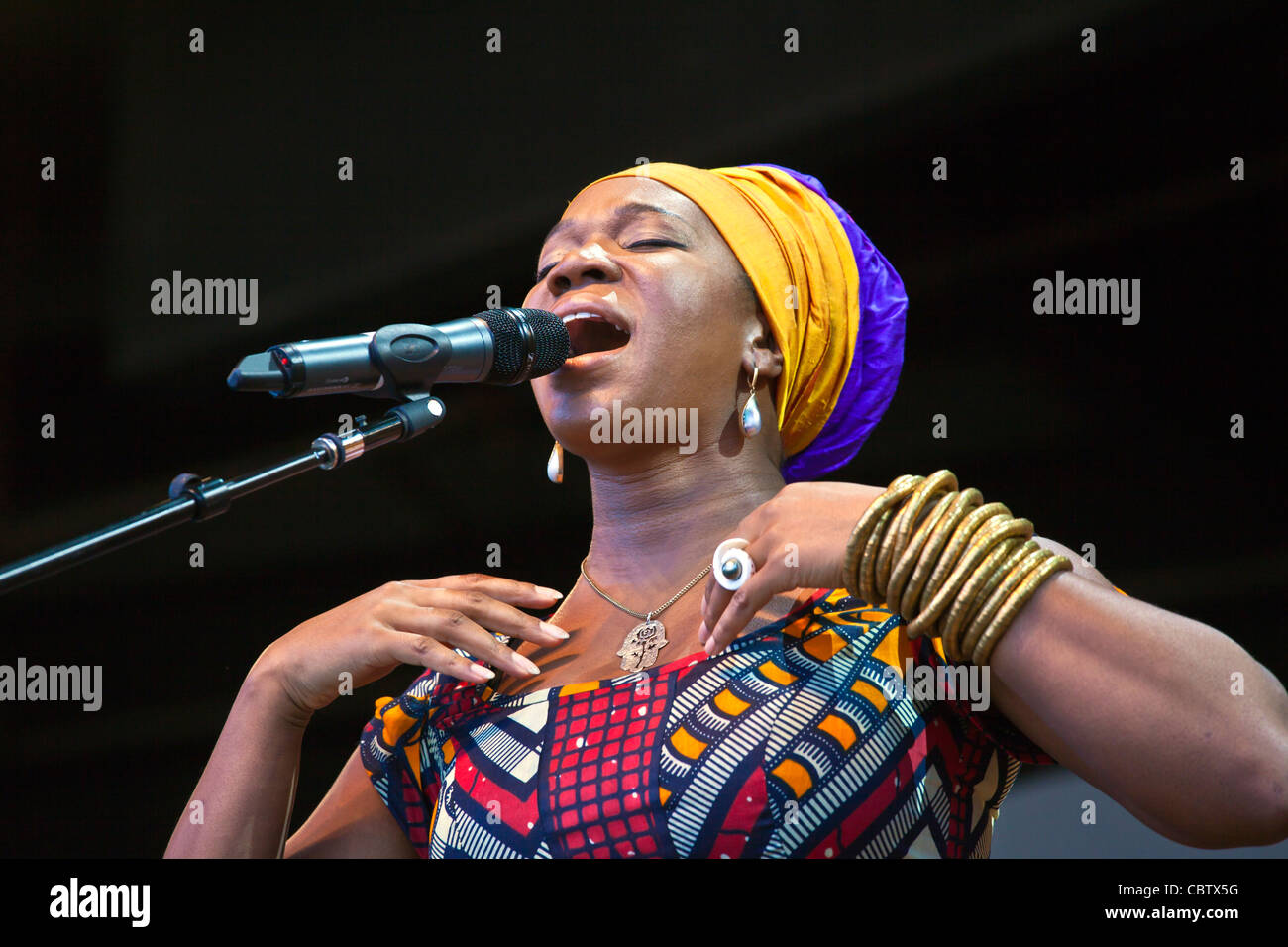 Singer India Arie Stock Photos & Singer India Arie Stock Images - Alamy