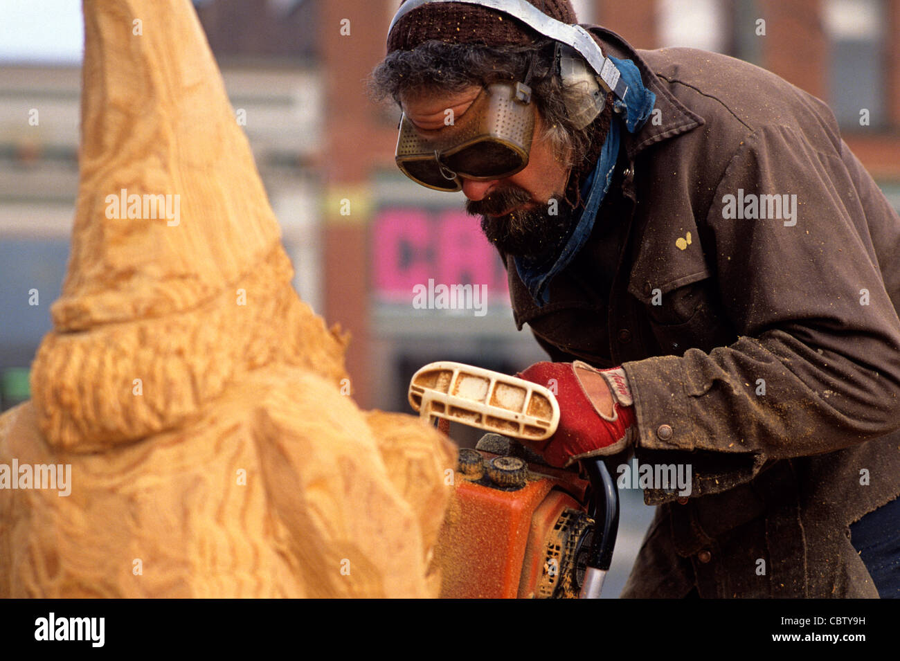 Chainsaw carving carver wood hi-res stock photography and images - Alamy