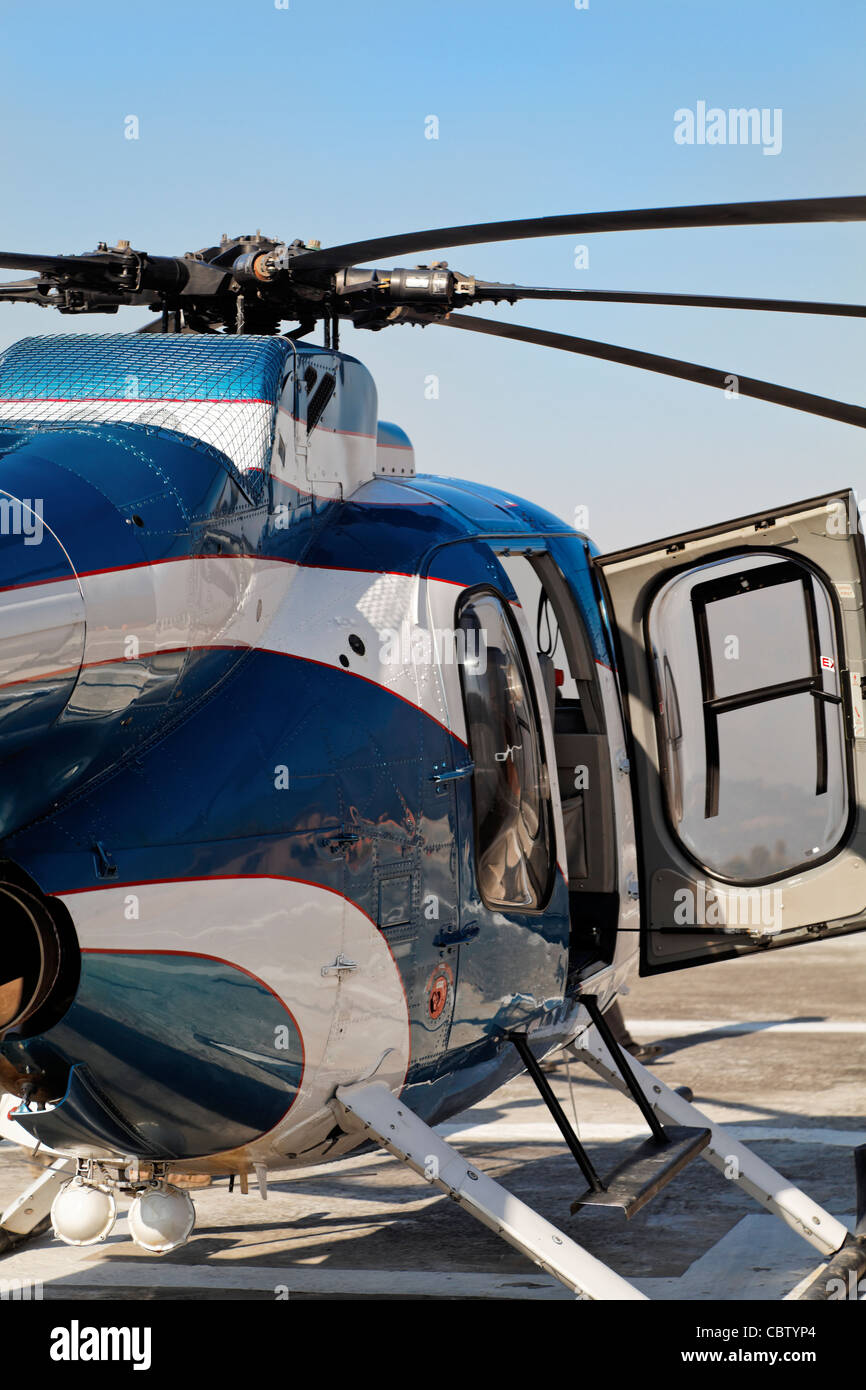 Helicopter door open stationary hi-res stock photography and images - Alamy