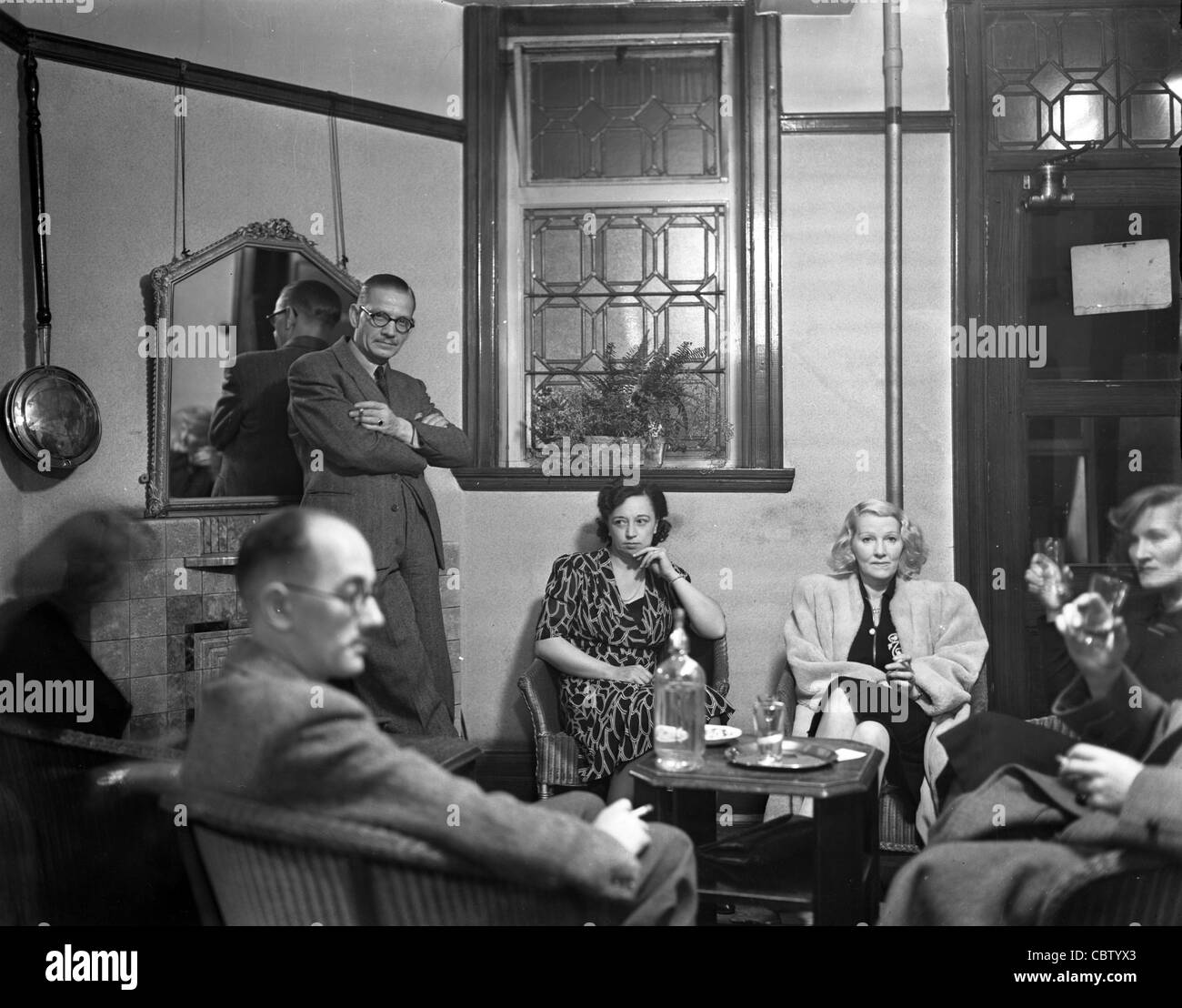 inside the home of a british host family during WWIi Stock Photo - Alamy
