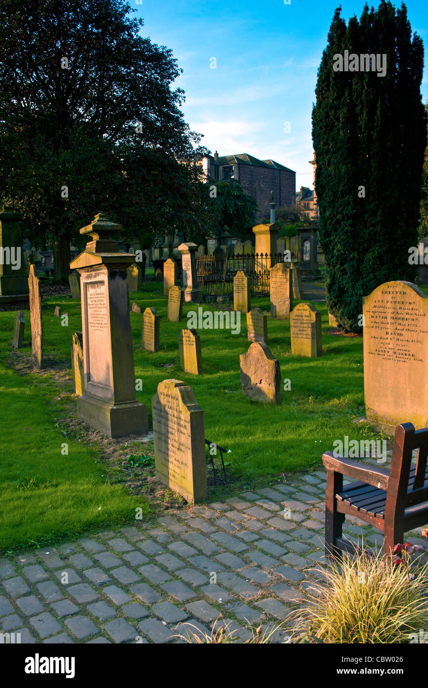 The howff cemetry hi-res stock photography and images - Alamy