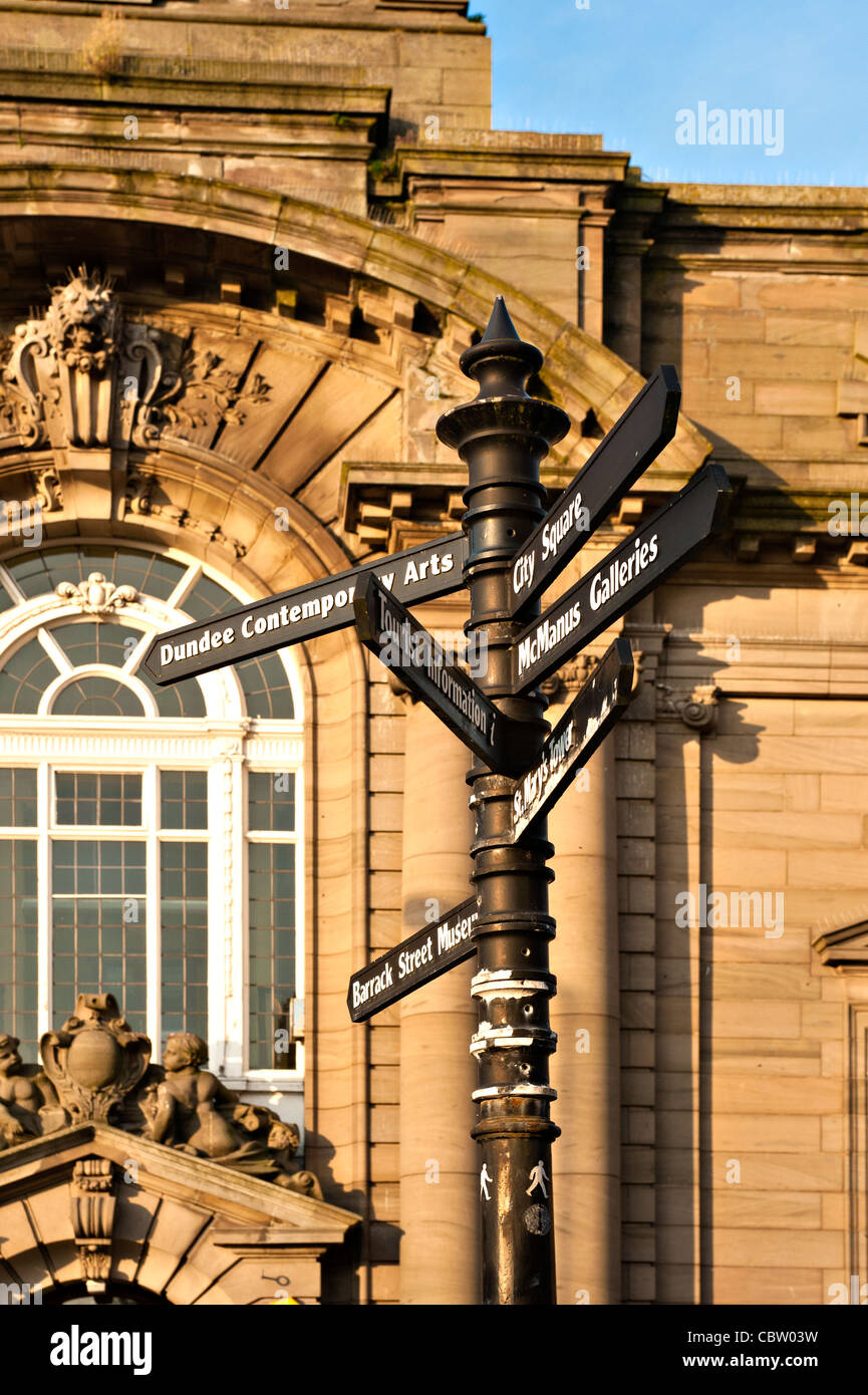 Dundee sign post hi-res stock photography and images - Alamy