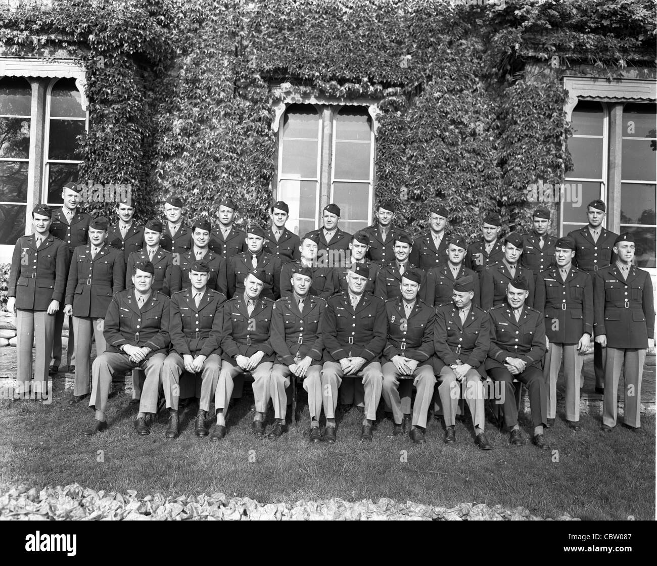 American GIs posing for group photo during WWII Stock Photo - Alamy