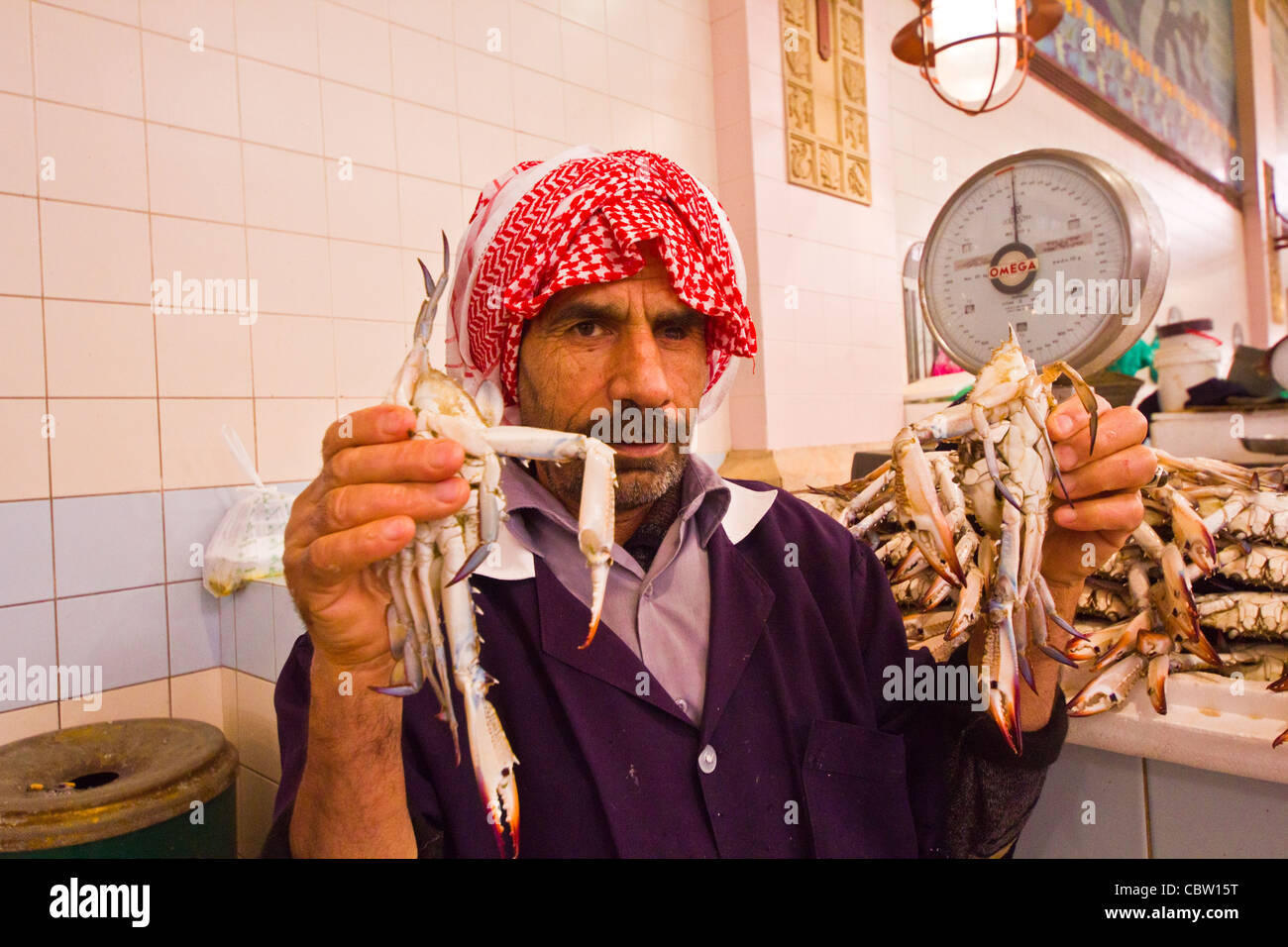 Fish monger hold crabs hi-res stock photography and images - Alamy