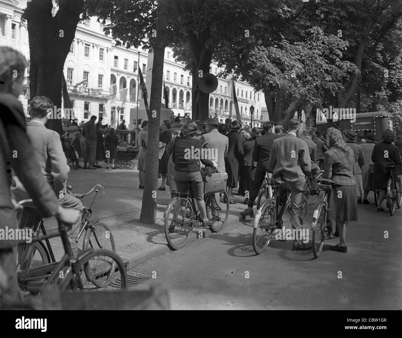 Europe and England during World War II. british street scene WWII ...