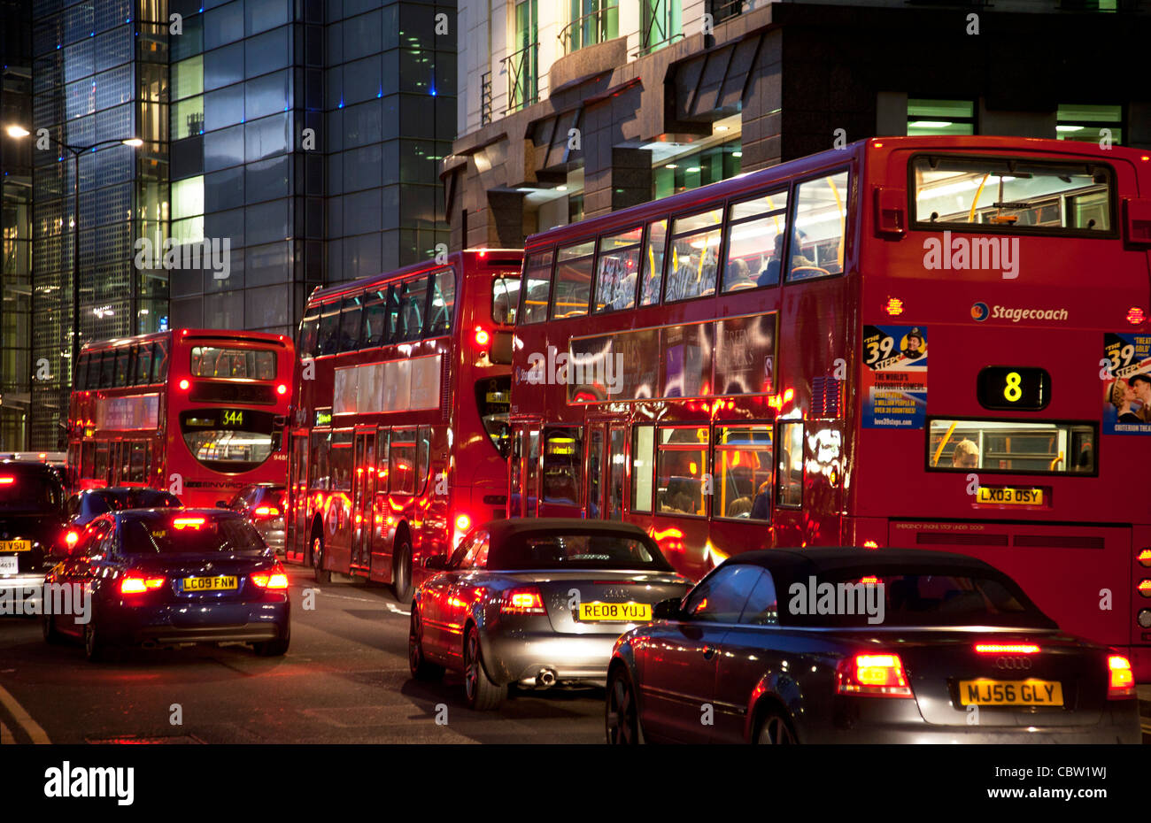 London night buses hi-res stock photography and images - Alamy