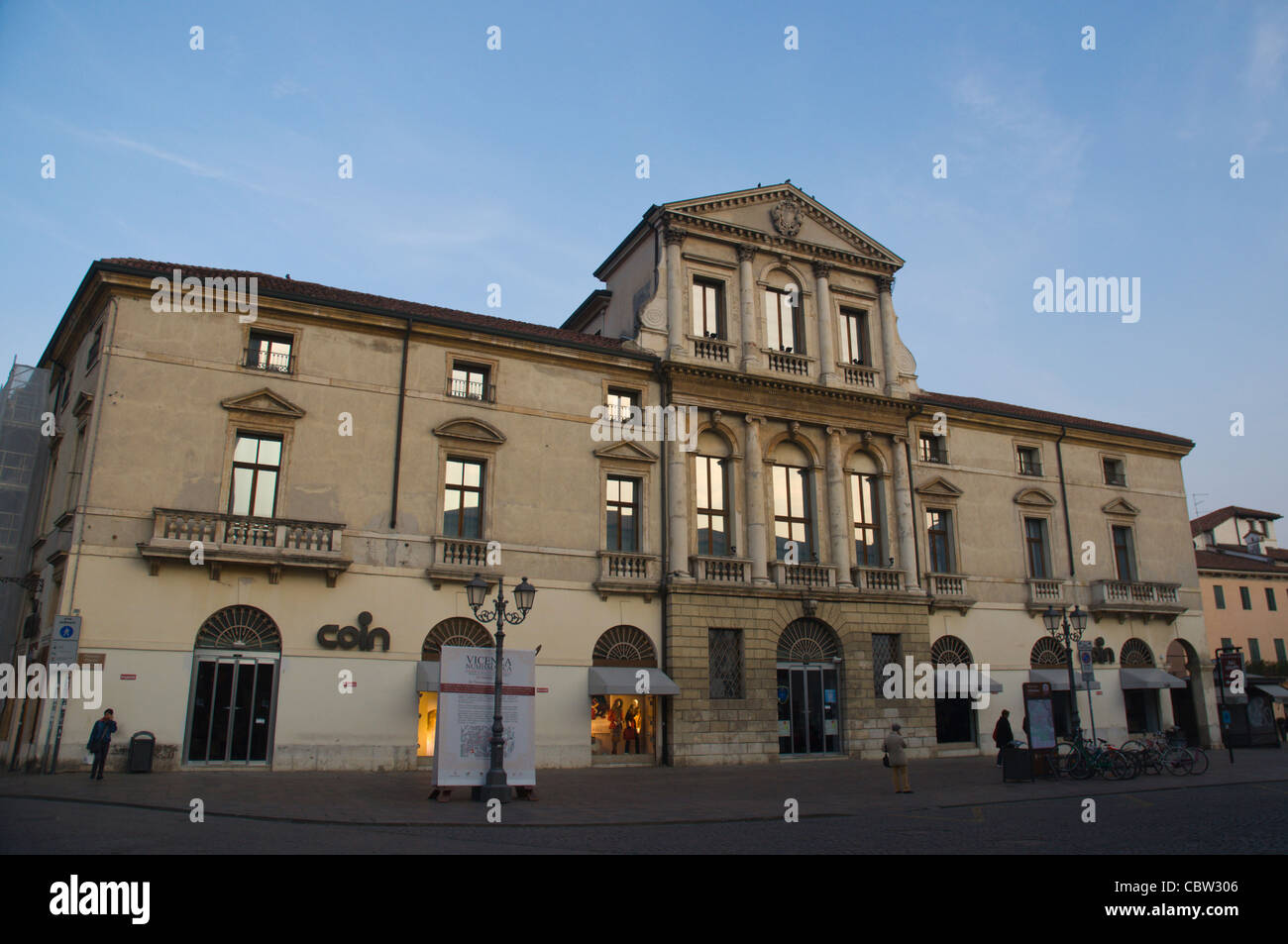 Castello square hi-res stock photography and images - Alamy