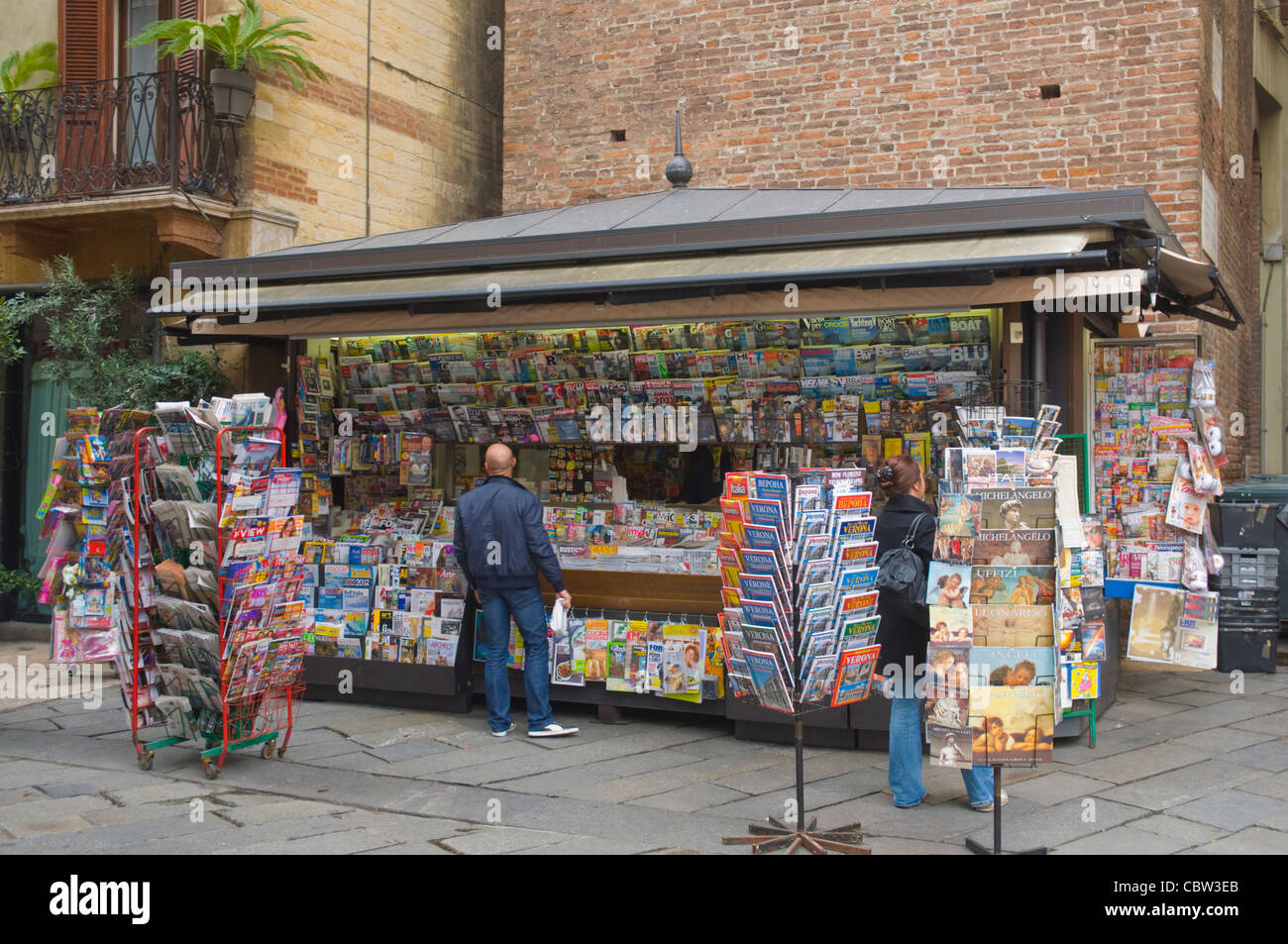 Magazine kiosk hi-res stock photography and images - Alamy