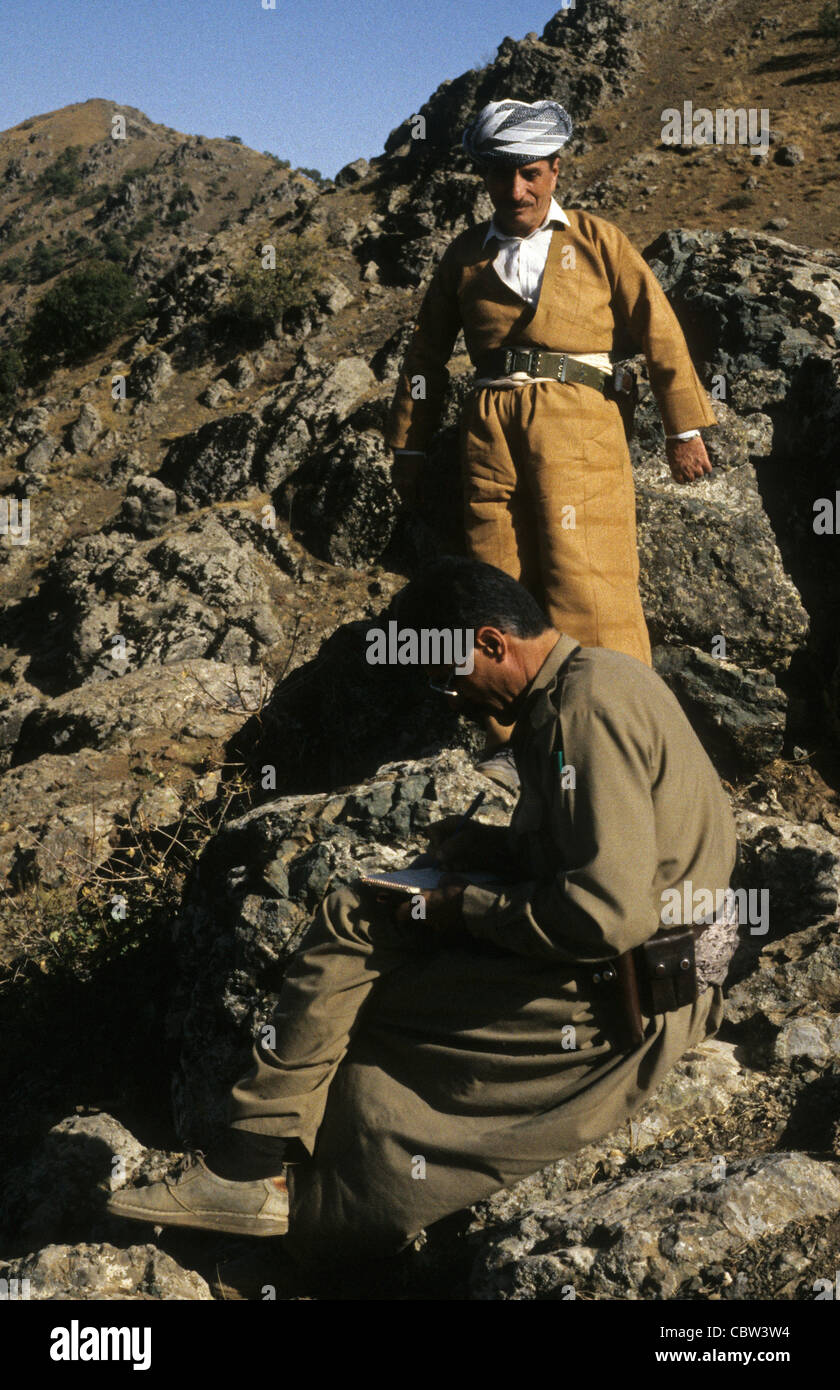 Kurdish fighters, peshmergas from the PUK in combat against Kurdish ...