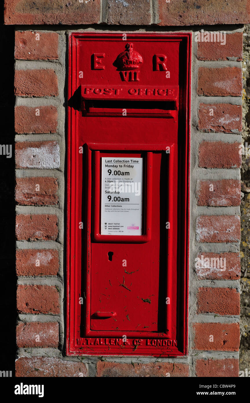A traditional wall mounted red post box UK Stock Photo - Alamy