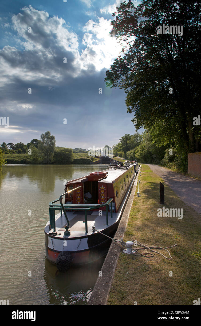 Caen hill locks hi-res stock photography and images - Alamy