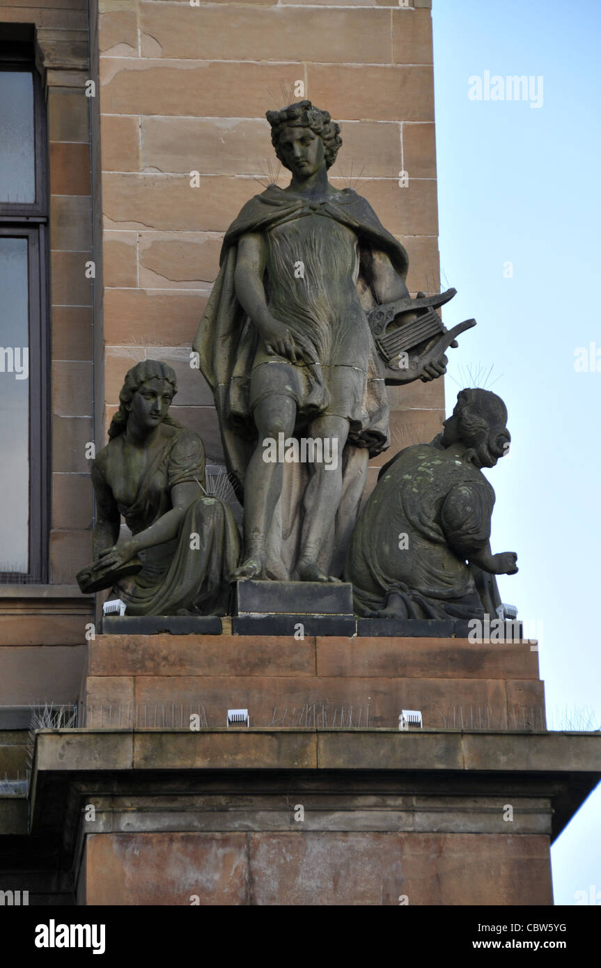 The Mitchell library statues Stock Photo - Alamy