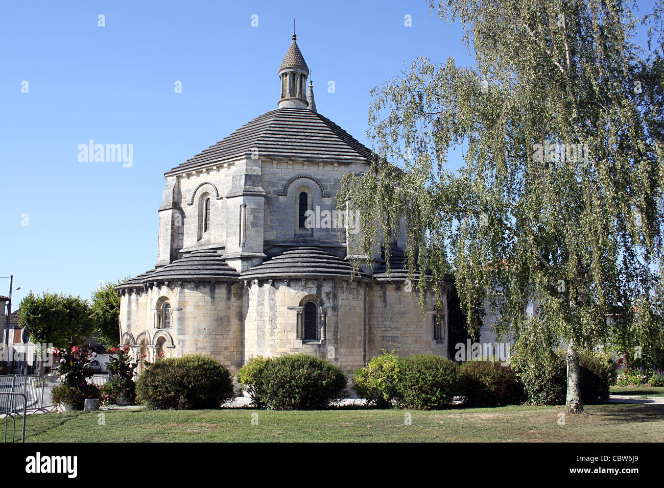 Octagonal church of St Michel, Angouleme, SW France Stock Photo - Alamy