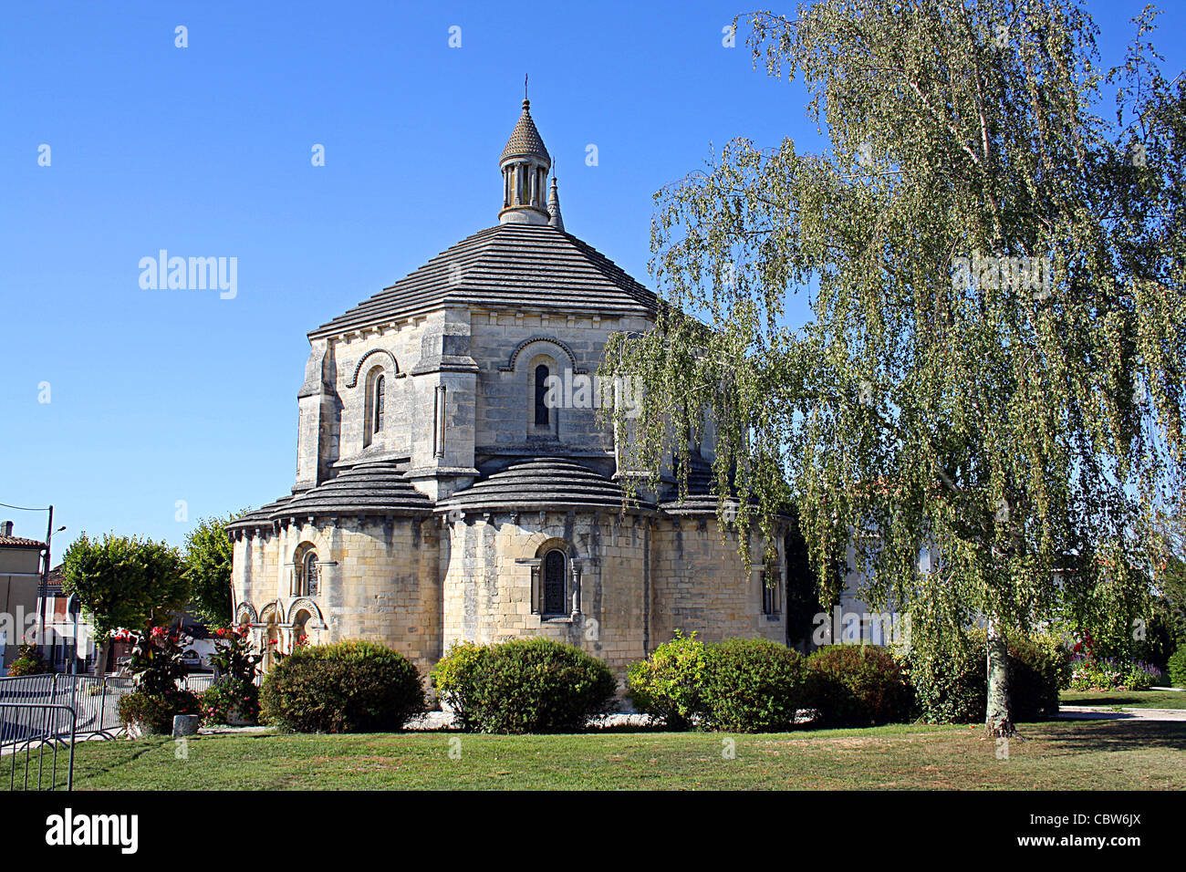 Octagonal church of St Michel, Angouleme, SW France Stock Photo - Alamy