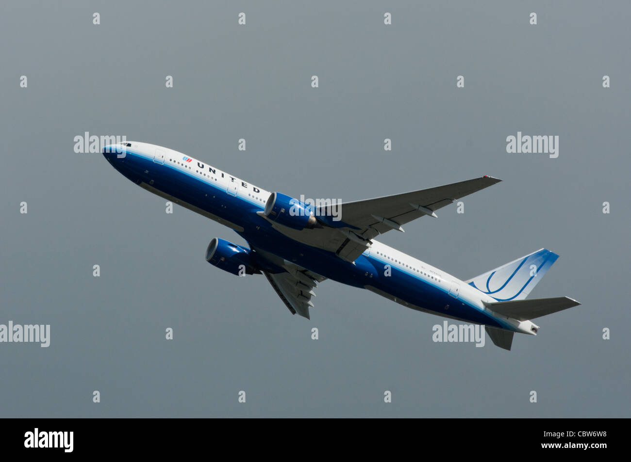 Boeing 777 operated by United Airlines climbing out from take off at ...