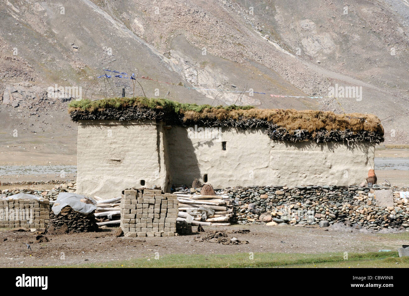 Traditional flat roofed house in village hi-res stock photography and ...