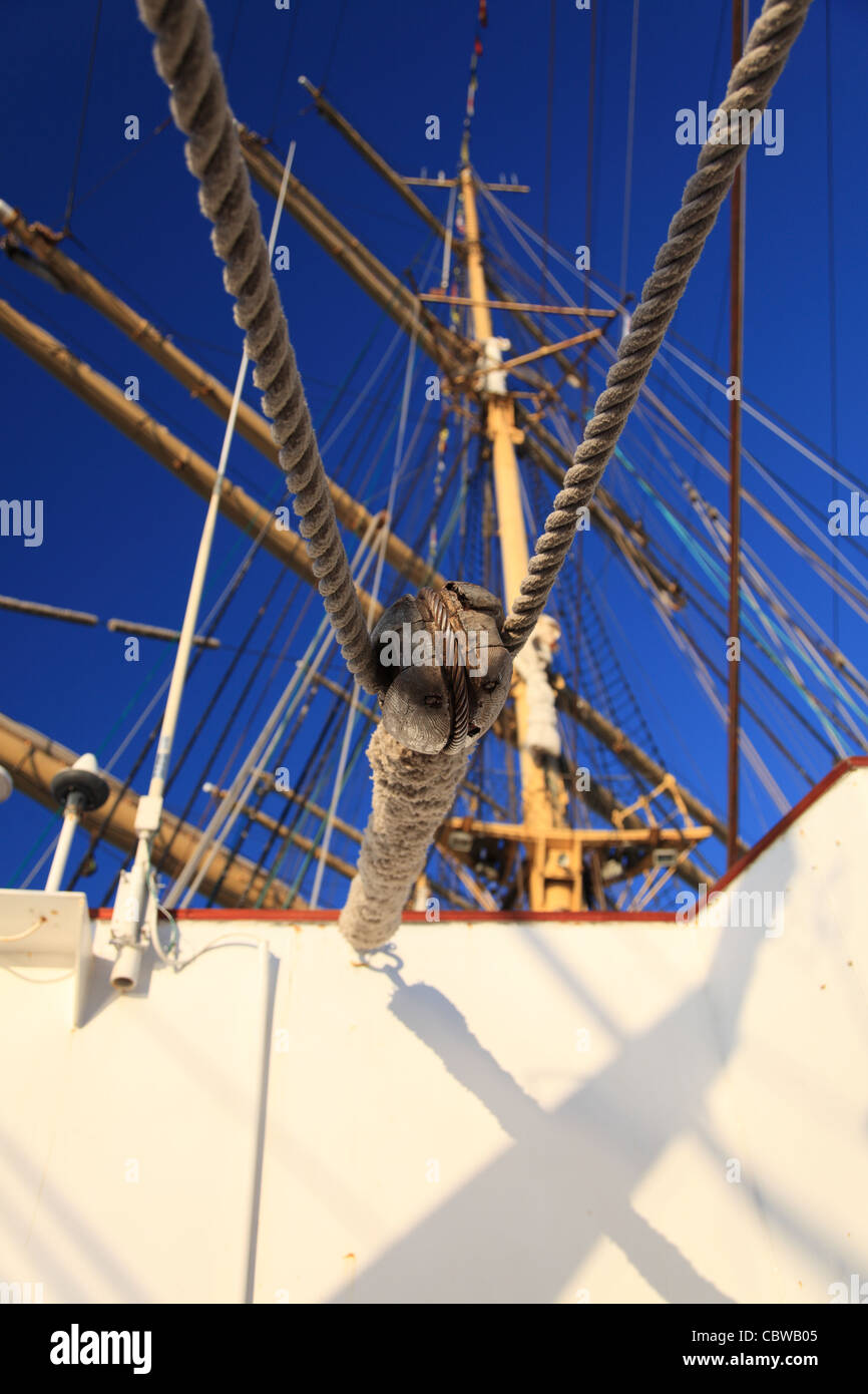 Old Ship tackles on the frigate Stock Photo - Alamy