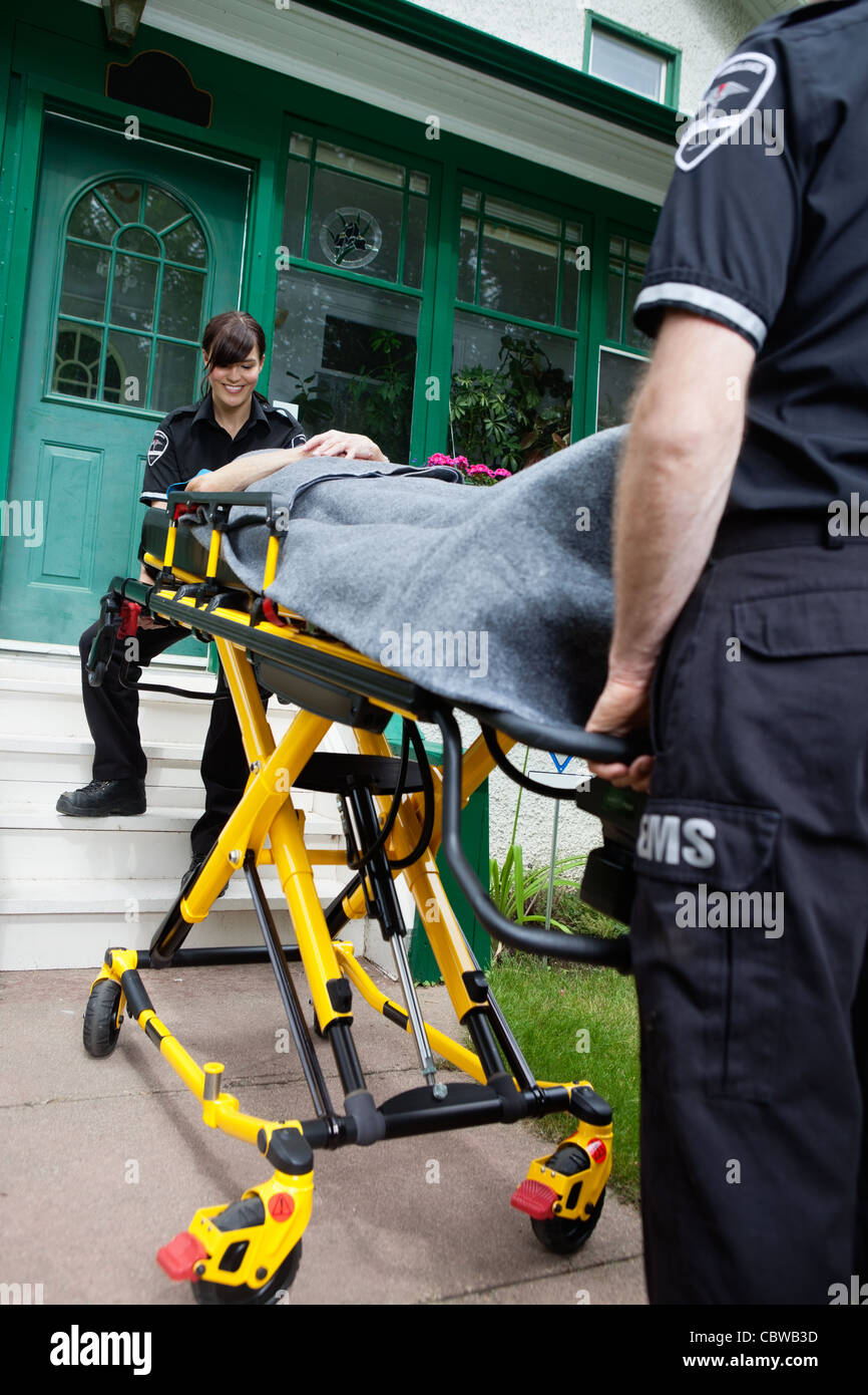 Ambulance outside house hi-res stock photography and images - Alamy