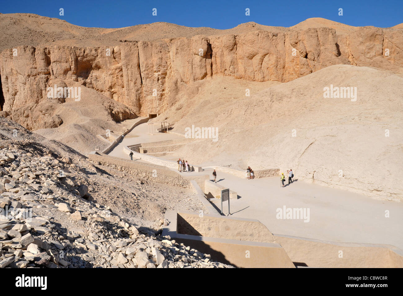 Ongoing excavations in the Valley of the Kings in Luxor, with throngs ...