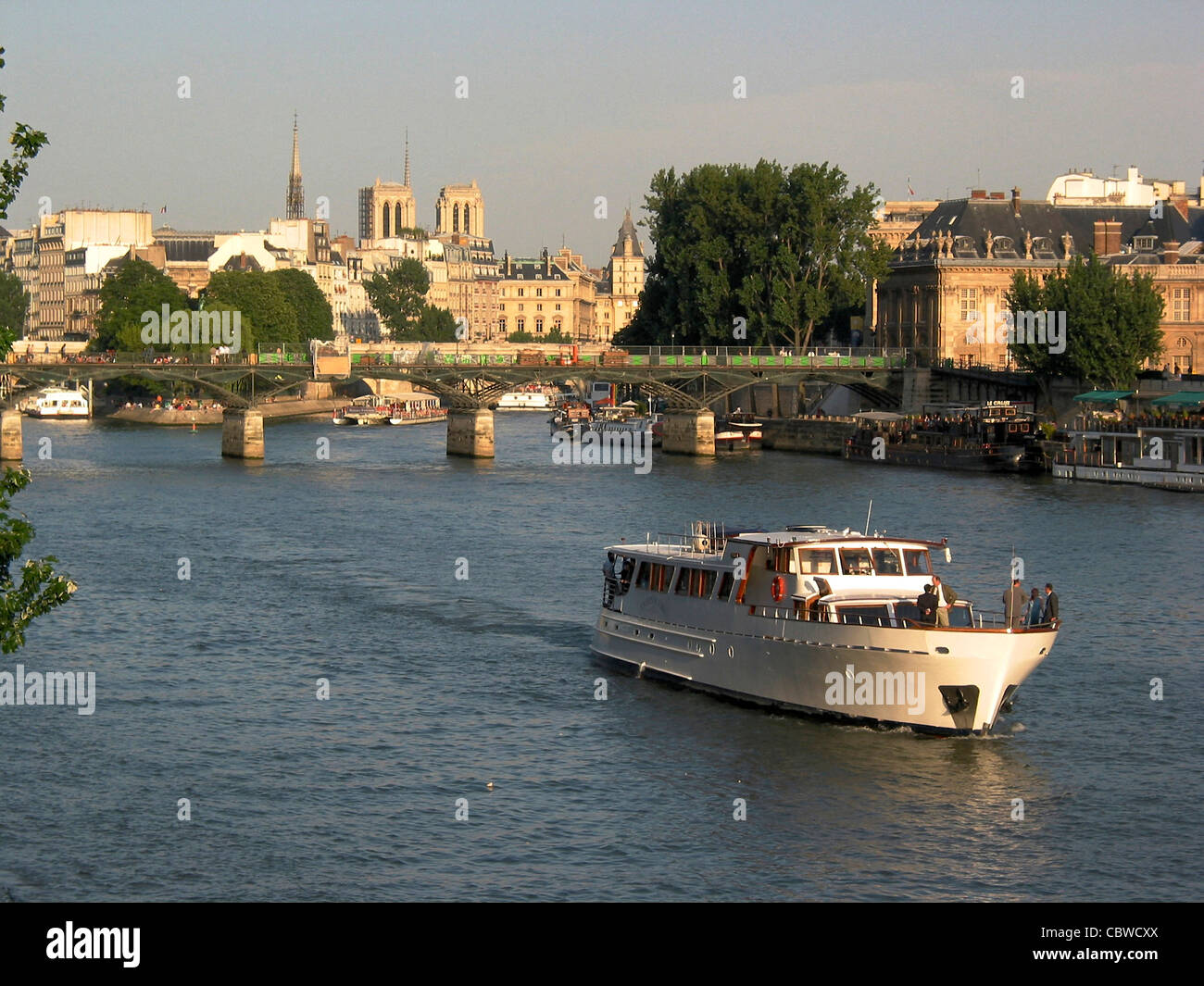 France tourist boat hi-res stock photography and images - Alamy
