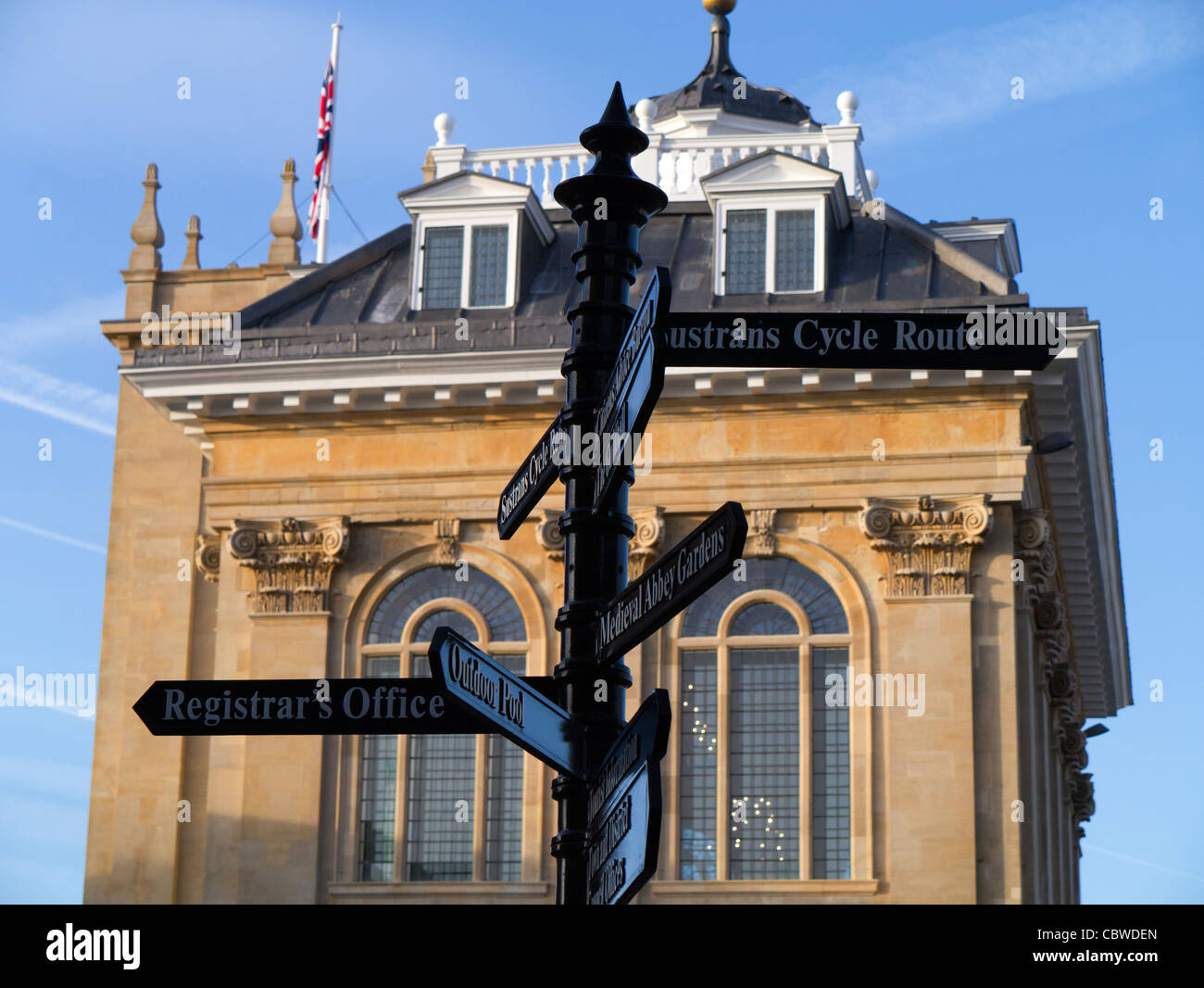 Abingdon Museum and town direction signs Stock Photo - Alamy