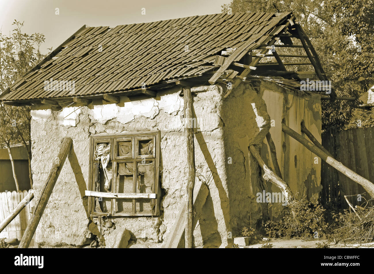 Wind damaged new home construction hi-res stock photography and images ...