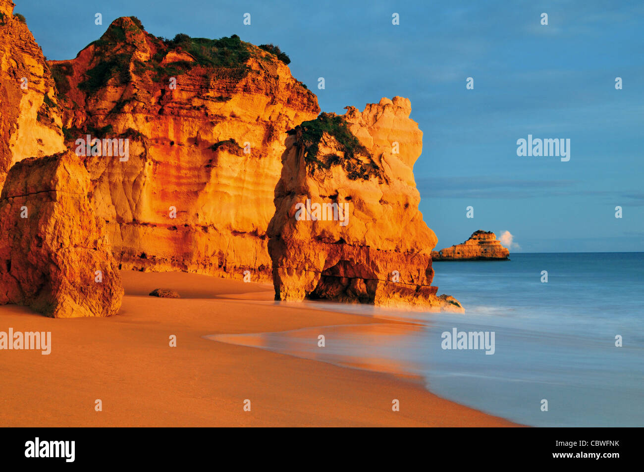Praia da rocha hi-res stock photography and images - Alamy