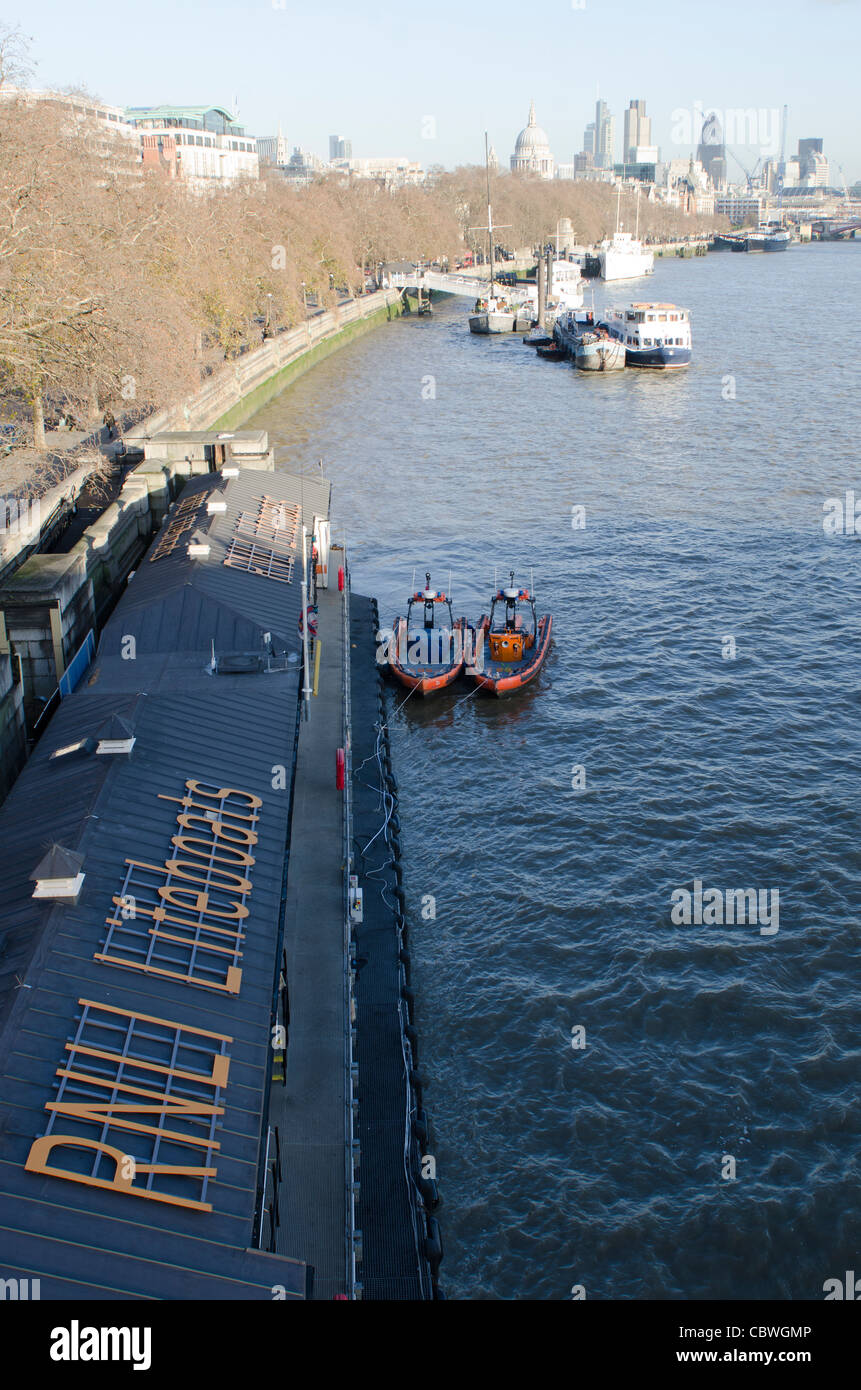 London skyline rnli lifeboat station thames river hi-res stock ...