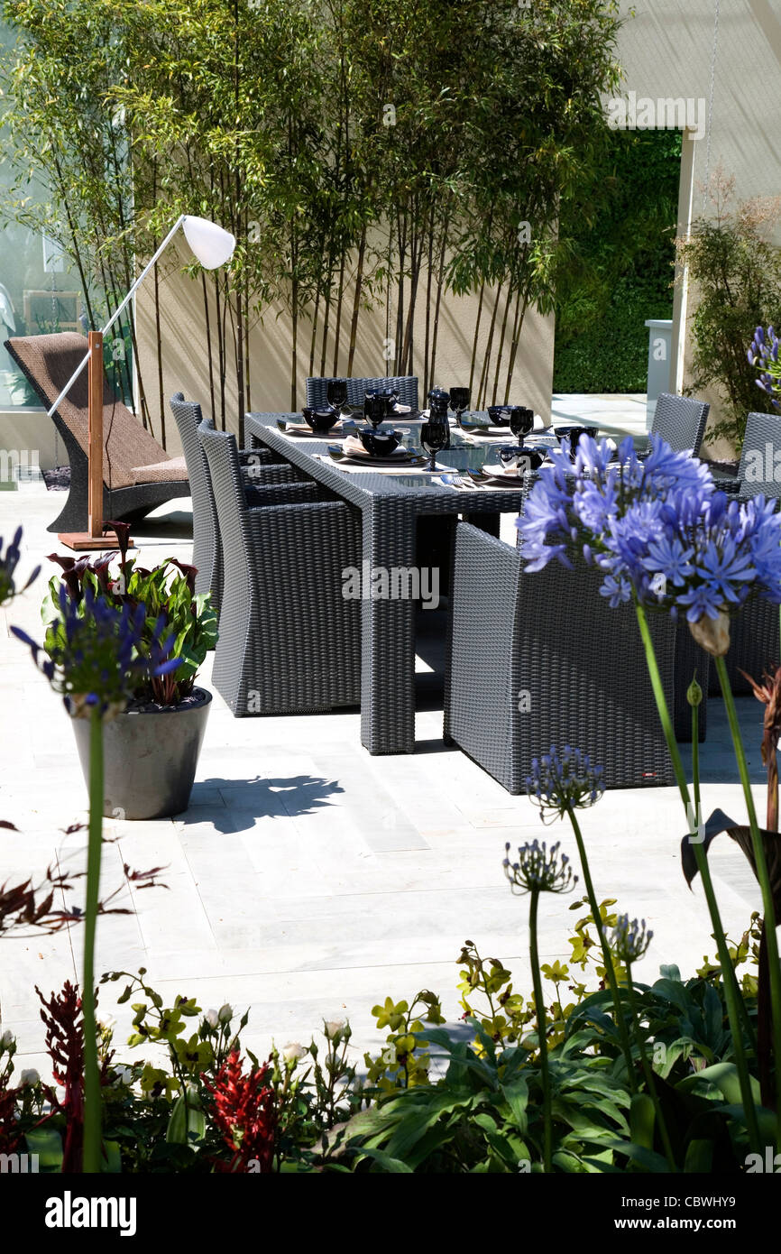 Terrace dining area hi-res stock photography and images - Alamy