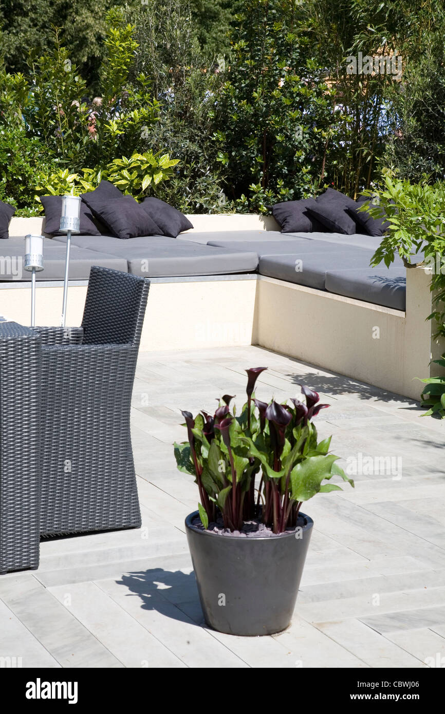 Terrace dining area hi-res stock photography and images - Alamy