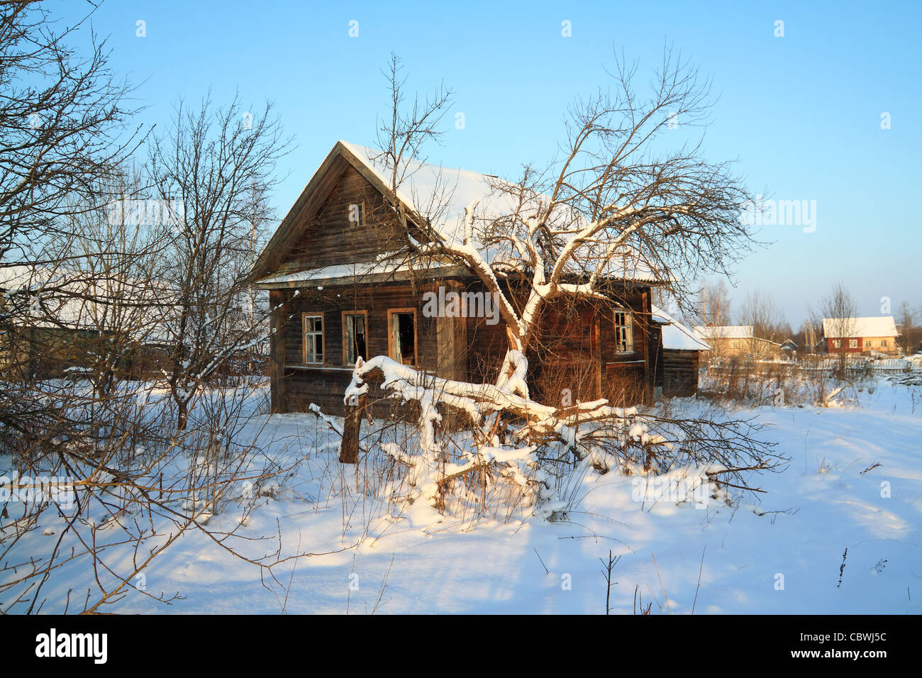 Old house in the woods hi-res stock photography and images - Alamy