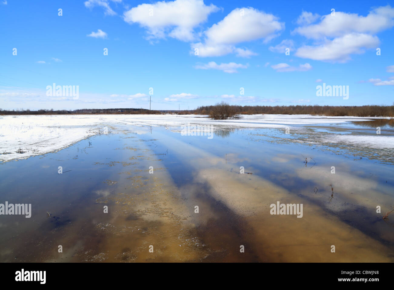 Road covered by water hi-res stock photography and images - Alamy