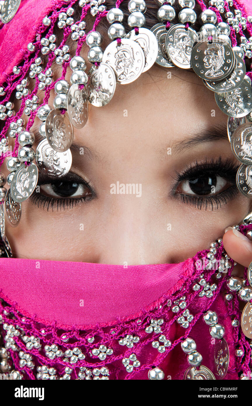 Close up picture of a Muslim woman wearing a veil Stock Photo - Alamy