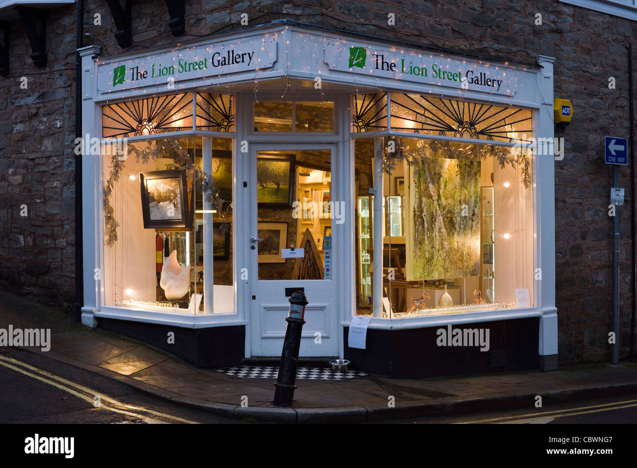 The Lion Street Gallery Christmas window display of art shop in Hay-on ...