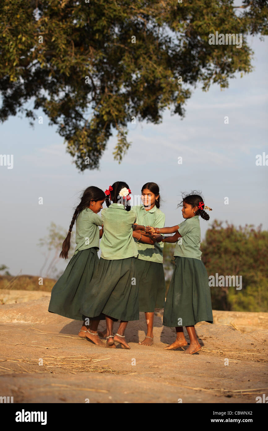 Indian dancing group hi-res stock photography and images - Alamy