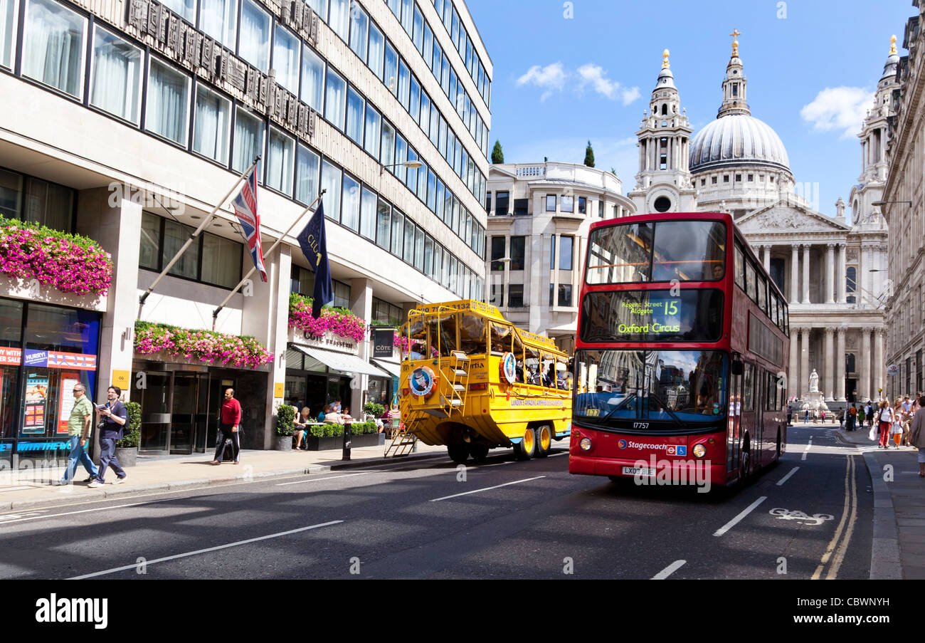 Londons amphibious adventure bus hi-res stock photography and images ...