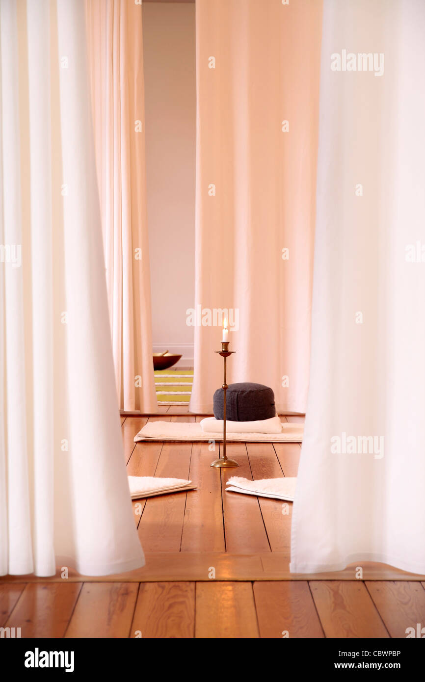 Meditation room with white curtains in a yoga studio Stock Photo - Alamy