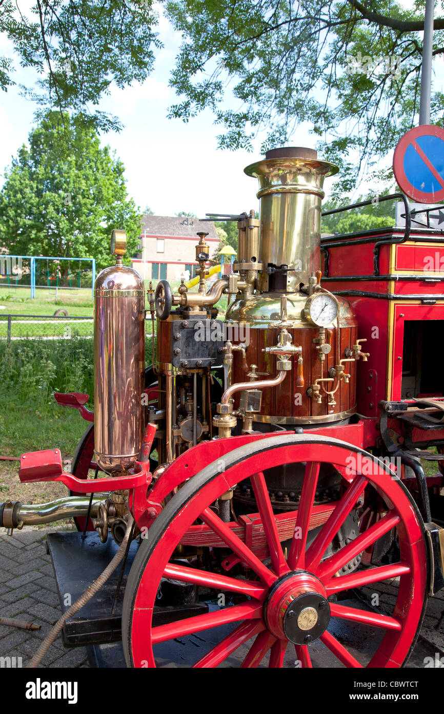 Red fire engine hi-res stock photography and images - Alamy