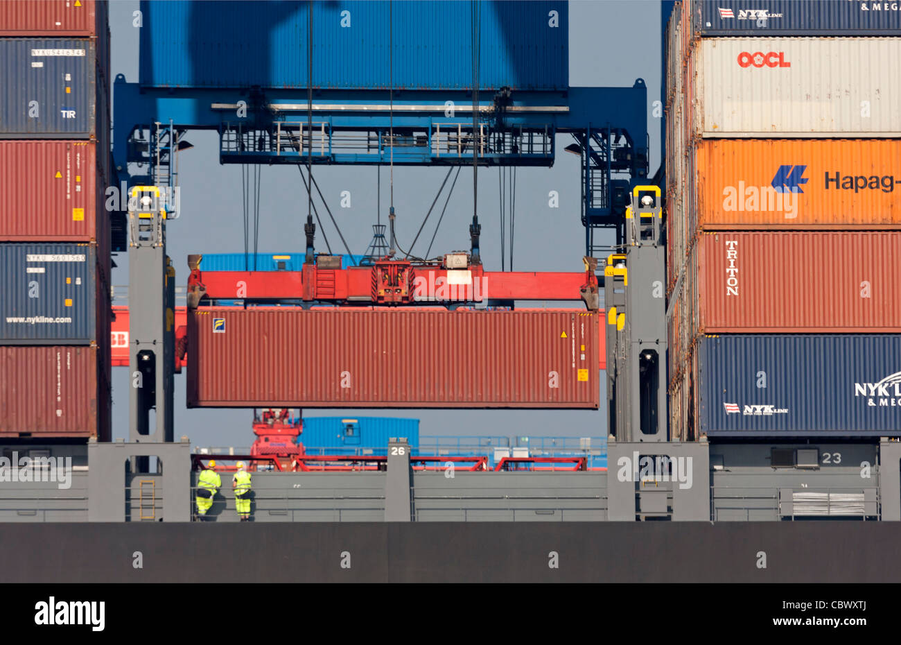 To load or unload of a Container ship at Hamburg harbor, Germany Stock ...