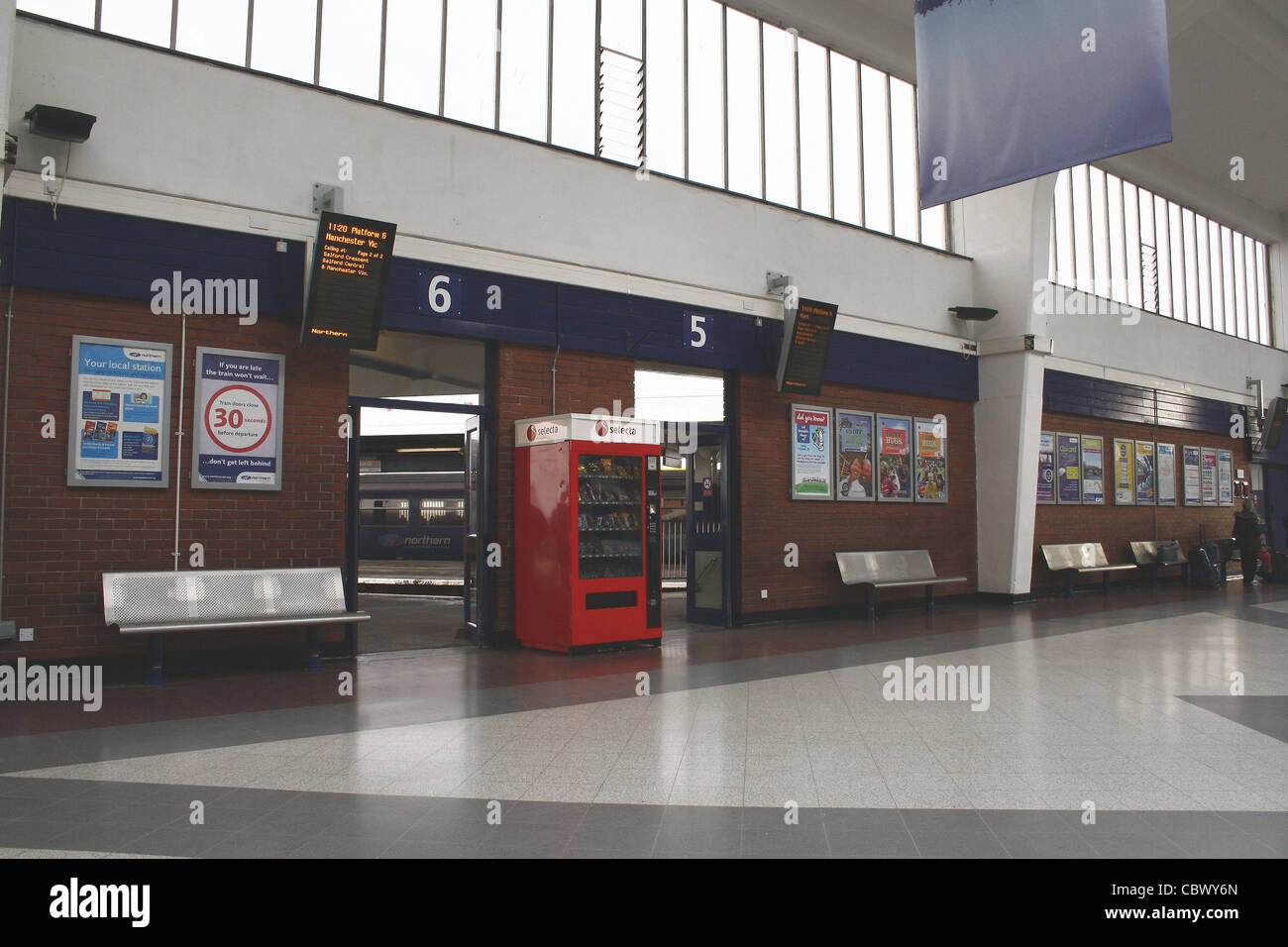 Blackpool railway station hi-res stock photography and images - Alamy