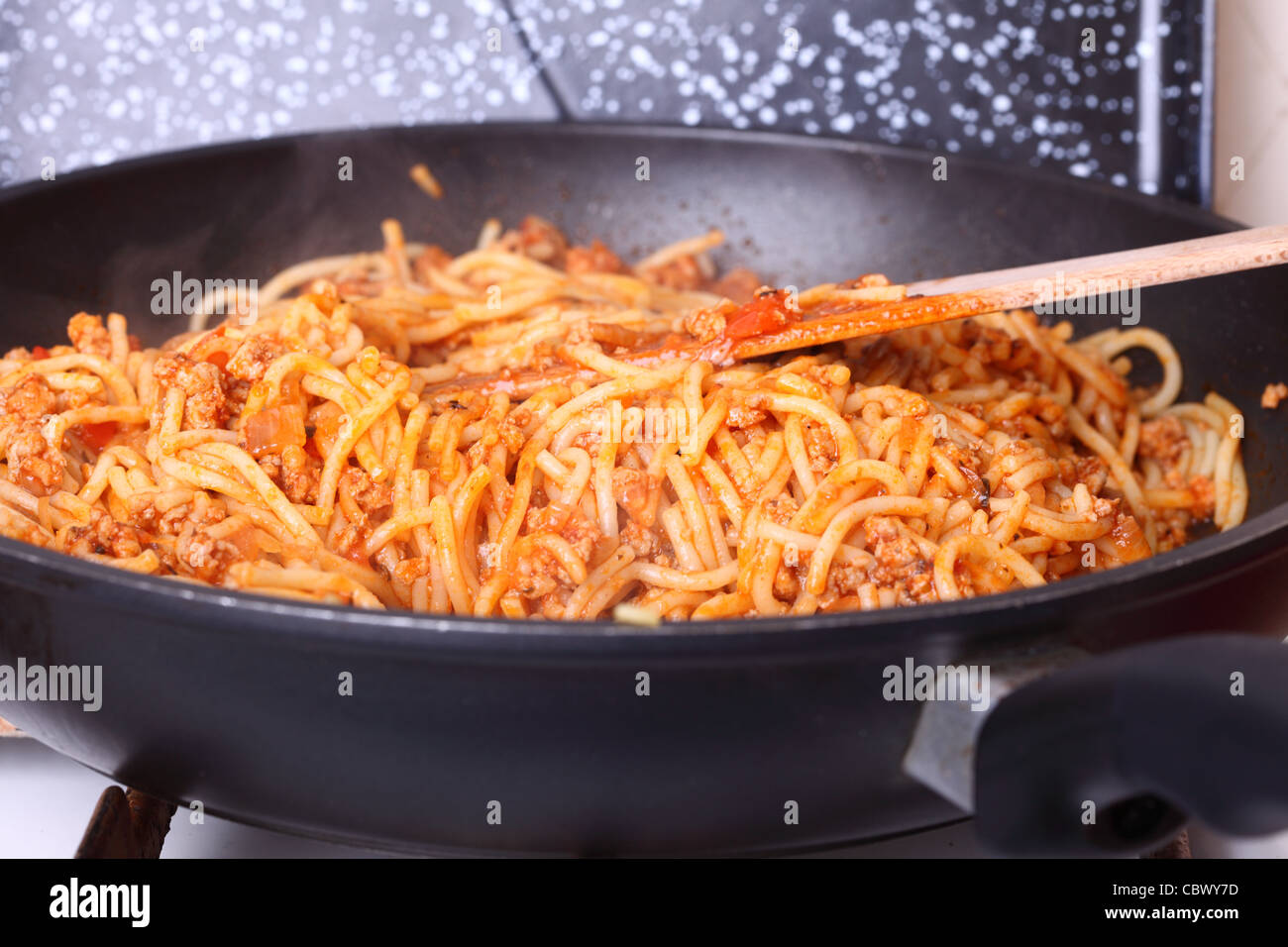 Boiling Spaghetti, frying pan, Pasta in a skillet Stock Photo - Alamy