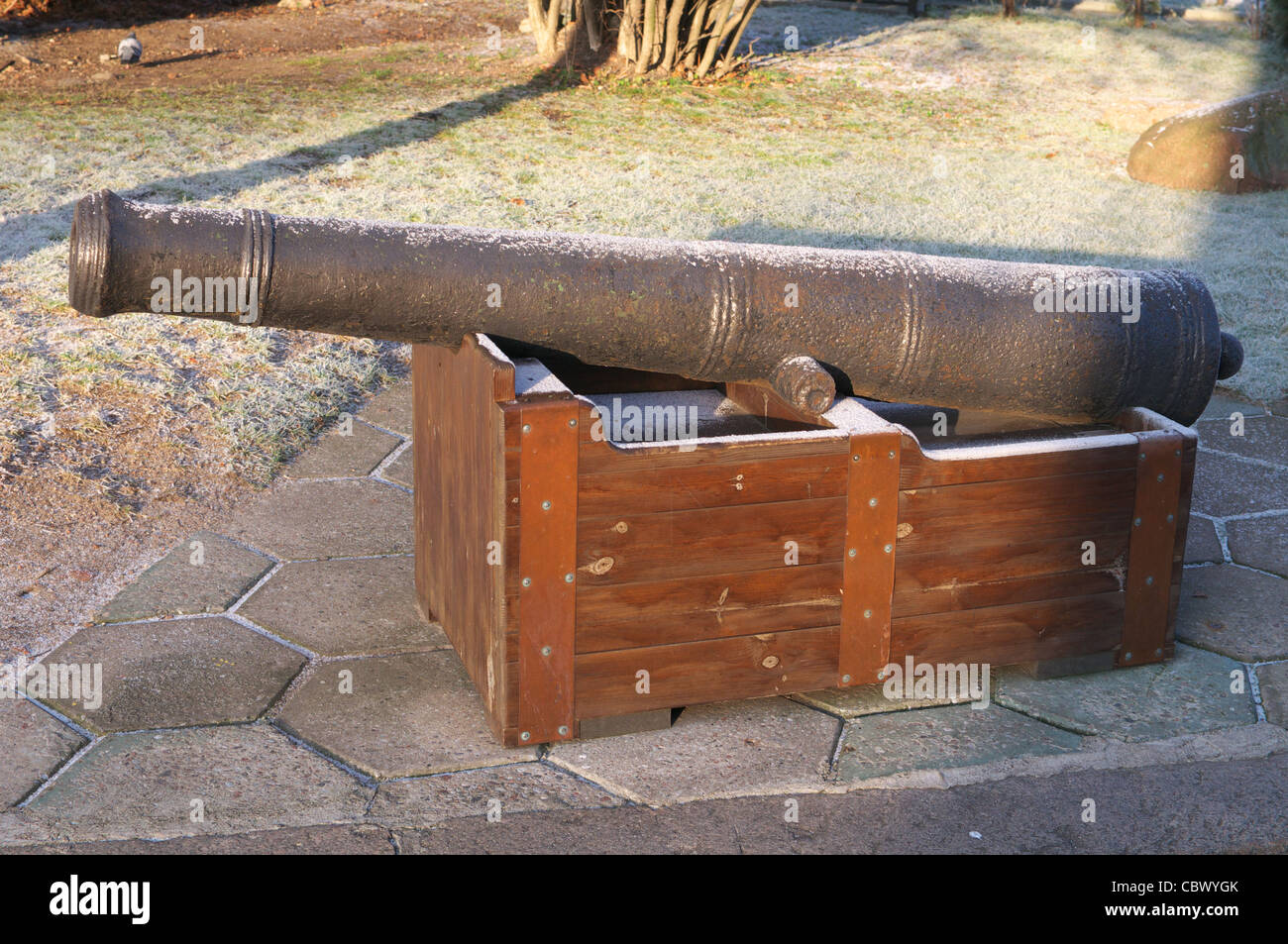 Old fashioned cannon hi-res stock photography and images - Alamy