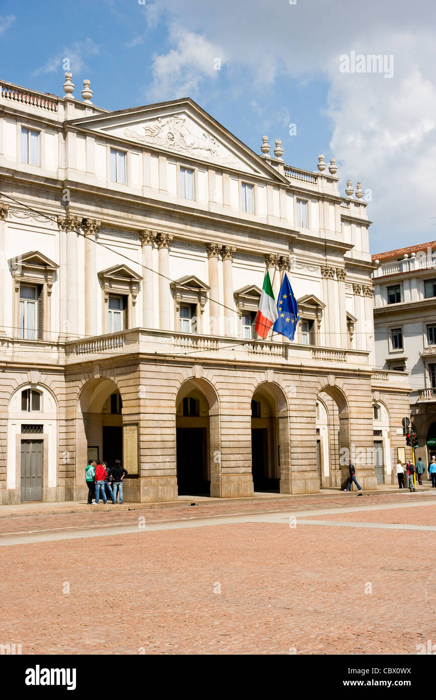 La scala milan interior hi-res stock photography and images - Alamy