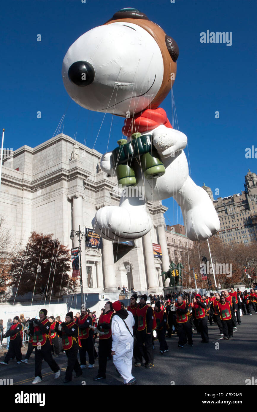 Giant Snoopy Balloon Moves Down Central Park West During Macy's 2011 ...