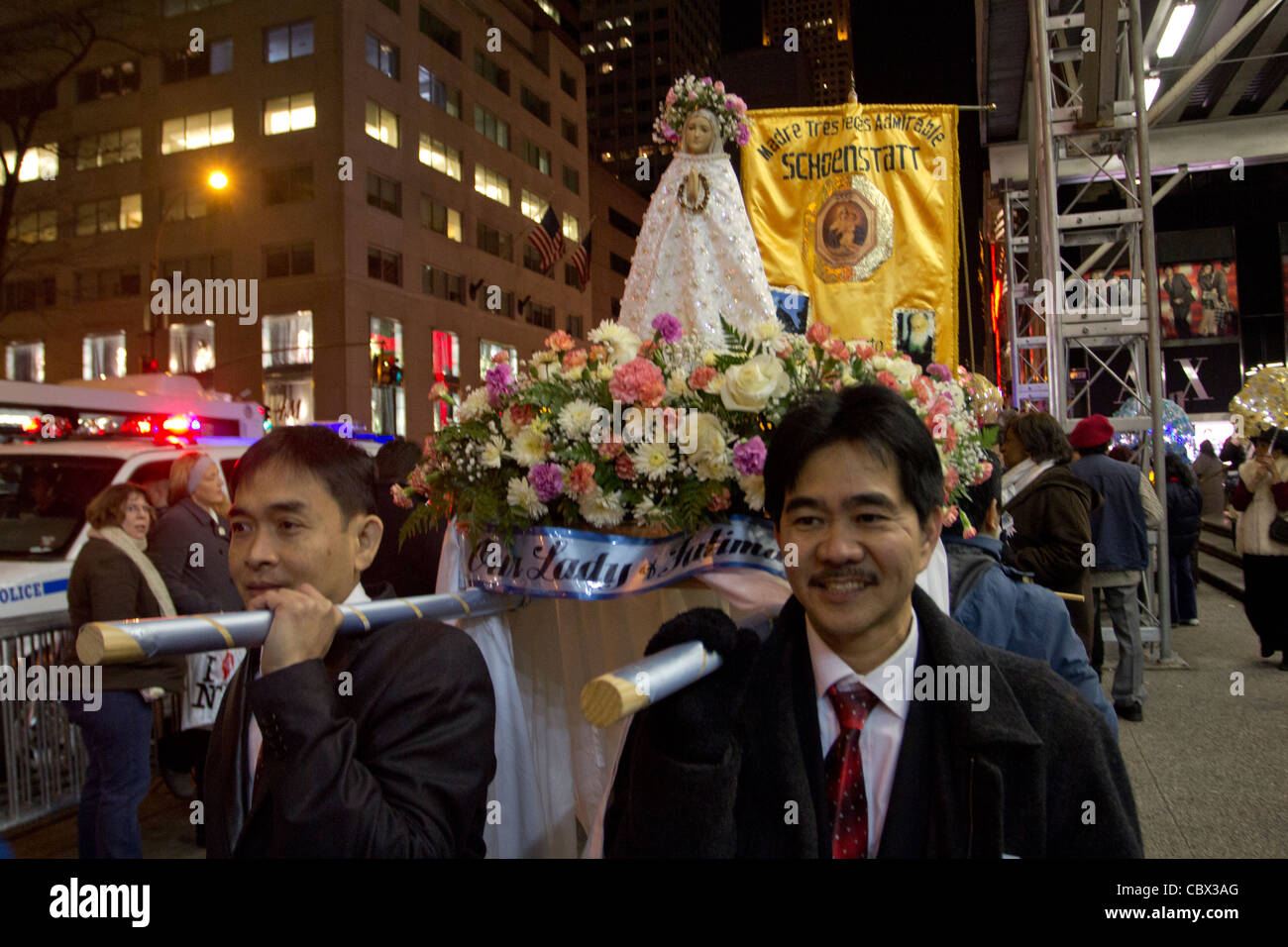 A Filipino Simbang Gabi procession heads to St. Patrick's Cathedral in ...
